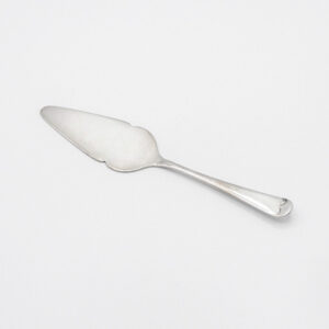 Vintage Cake Server - A gorgeous kitchen accessory